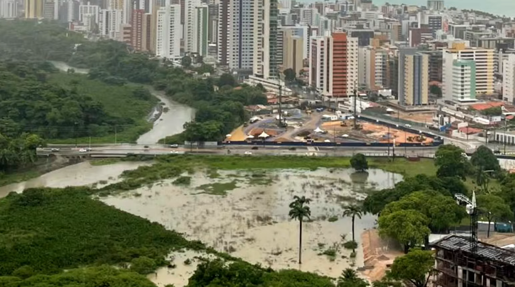Fortes chuvas provocam alagamentos em diversos pontos da Capital nesta ...