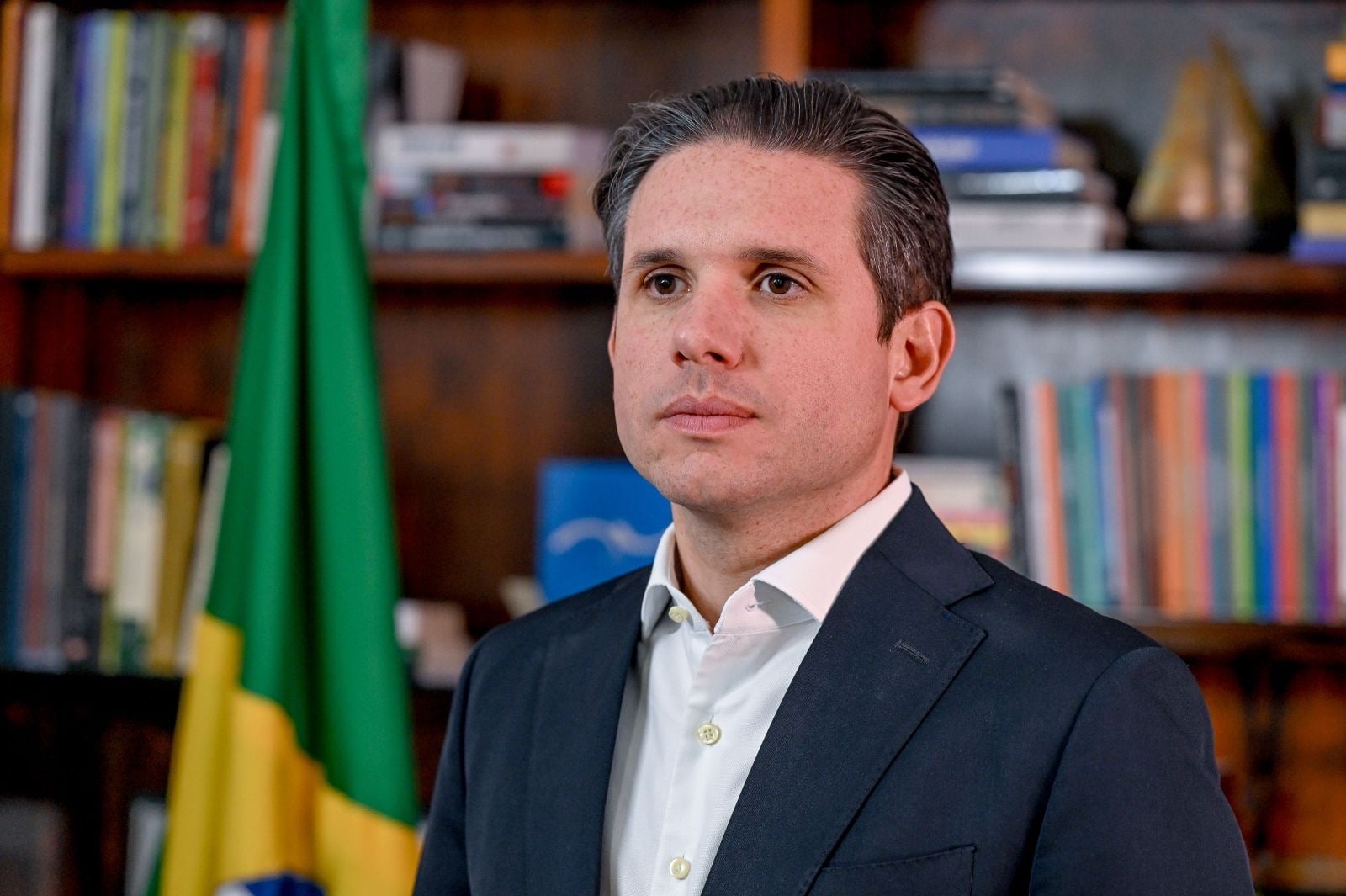 Motta divide com o governo a repercussão do fim da escala 6x1 - Por ...